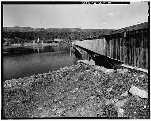 14. SIDE VIEW; WEST END OF UPSTREAM FACE OF DAM--1980