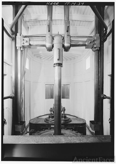 34. Detail of main cylinder crosshead and crosshead...