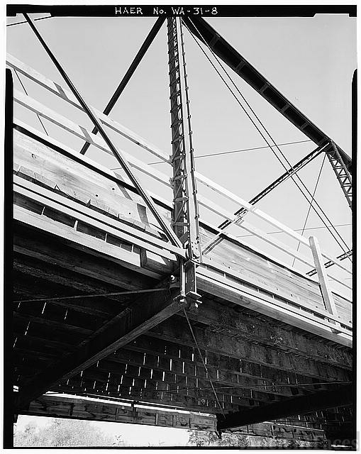 8. DETAIL VIEW SHOWING BOTTOM LATERAL BRACING, STRINGER...