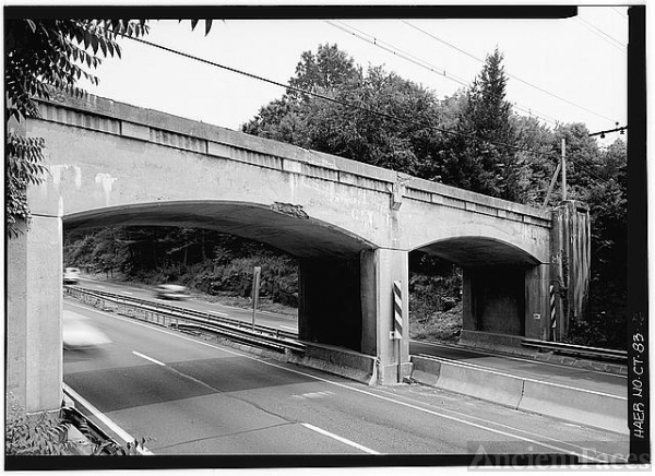2. VIEW TO METRO NORTH RAILROAD BRIDGE FROM EMBANKMENT.