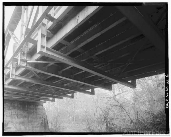 6. UNDERSIDE OF SPAN, BRACING - Bridge No. 28, Spanning...