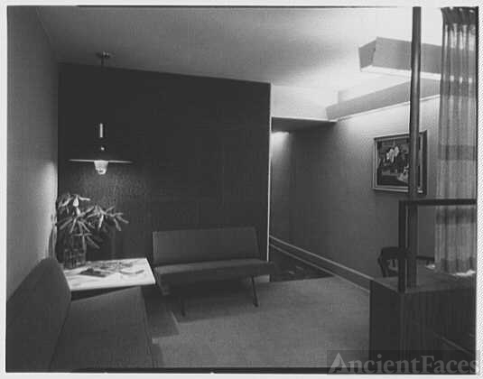 Dr. Robert F. Walter, 59 E. 78th St. Reception office I