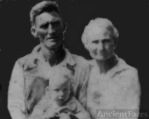 William Berry Willingham ,Minnie Ola and granddaughter Opal Rollins