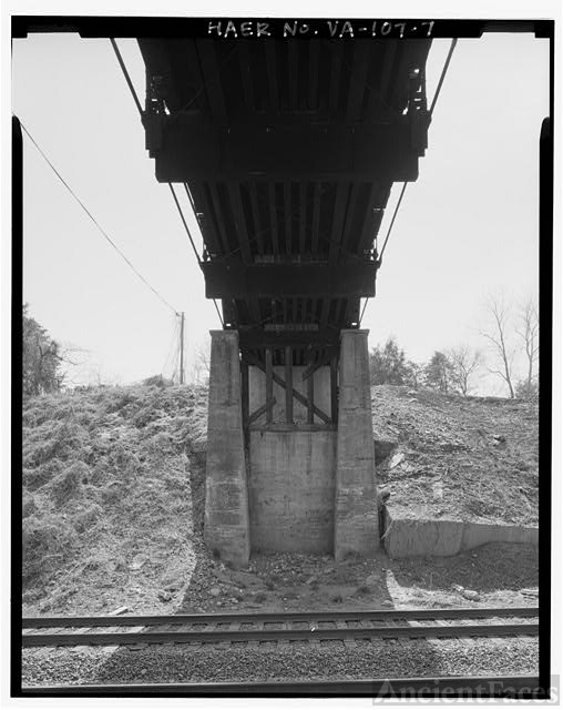 7. DETAIL VIEW OF STRINGER AND BEAM SYSTEM, SOUTHEAST...