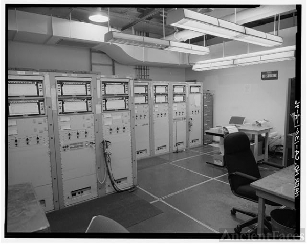 96. VIEW OF LANDLINE INSTRUMENTATION ROOM FROM SOUTHWEST...