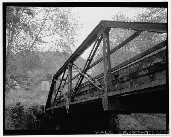 7. DETAIL VIEW OF BRIDGE RAILING AND GUSSET JOINT