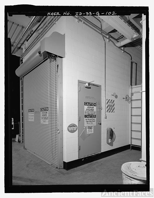 ETR BUILDING, TRA-642, INTERIOR. BASEMENT. CUBICLE SHOWN...