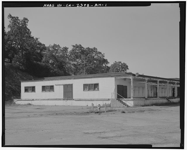 SOUTHWEST ELEVATION - Hamilton Field, Cold Storage, Rail...
