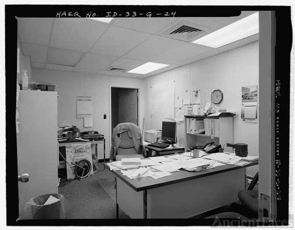 MTR BUILDING INTERIOR, TRA-603. DETAIL OF OFFICE (ROOM...