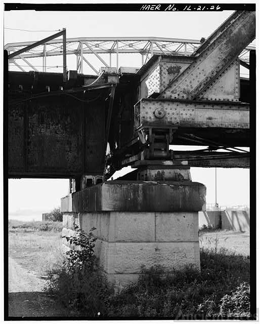 26. VIEW OF PIVOT SPAN END POST CONNECTION, SHOWING...