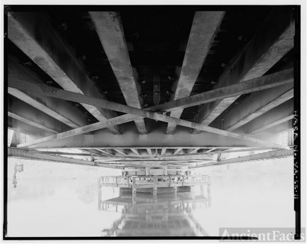 11. UNDERSIDE OF SWING SPAN SHOWING PIVOT PIER IN...