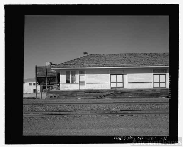 Partial elevation view of the Oregon Trunk Railway...