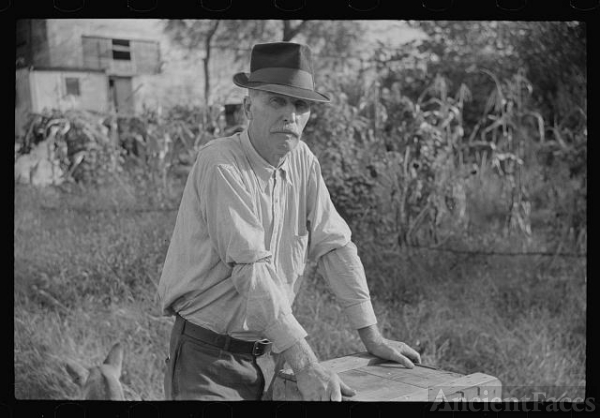 Man living in shack by river, Charleston, West Virginia