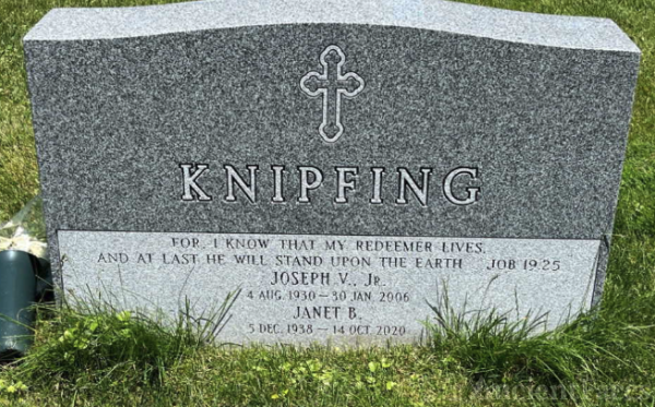 Gravesite of Joseph Valentine Knipfing Jr