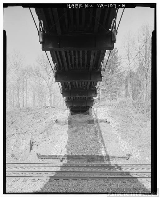 8. DETAIL VIEW OF STRINGER AND BEAM SYSTEM, NORTHWEST...