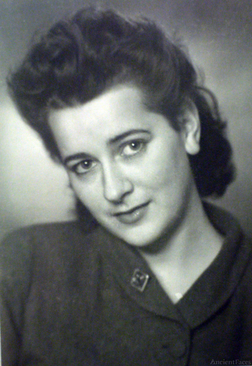 EDELGARD ÉVA ELSBETH KRÜGER